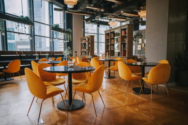 Modern Restaurant Tables and Chairs: Elevate Your Hotel's Interior ...